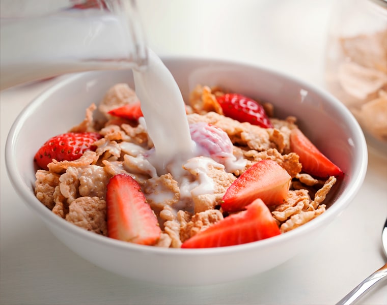 Cereales Con Leche Y Fruta Nutribén Desayuno Copos De Trigo Y Frutas